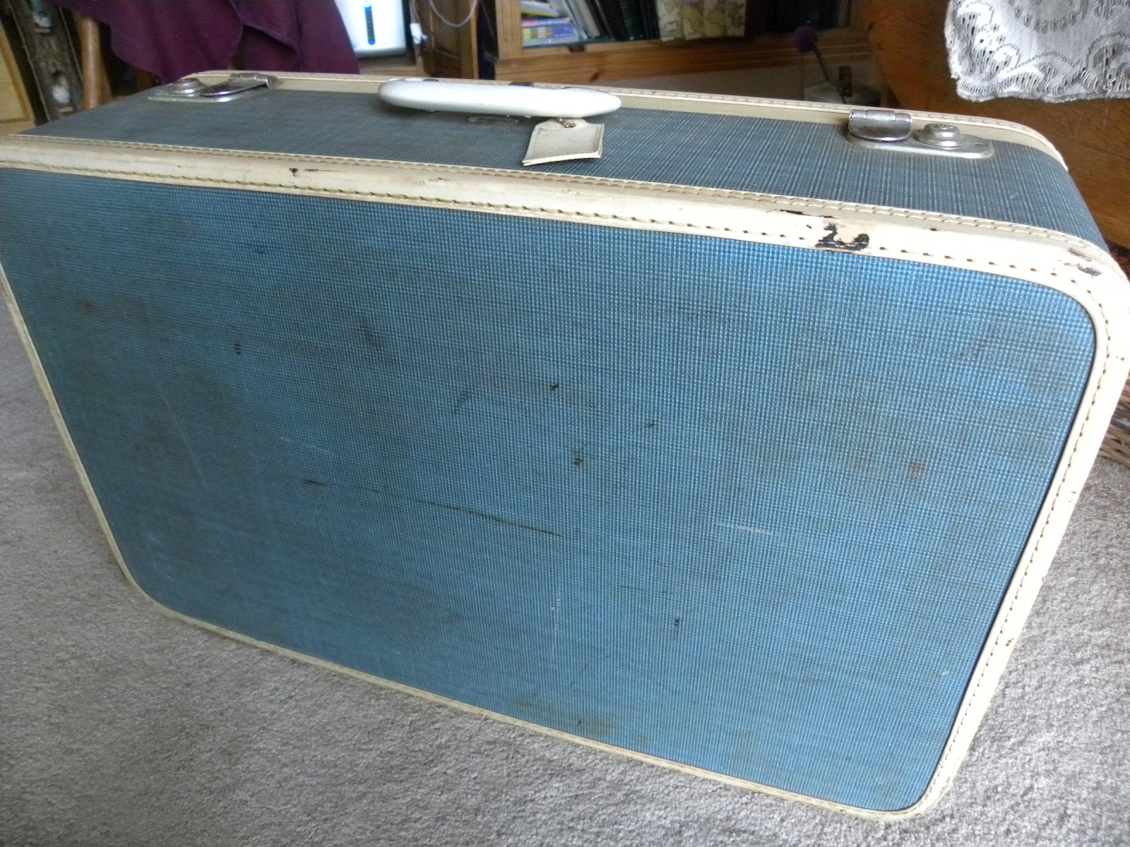 Mawsons Always Moving: Ugly Suitcase Re-do