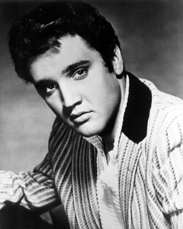 20 Stunning Portraits of a Young and Handsome Elvis Presley in the ...