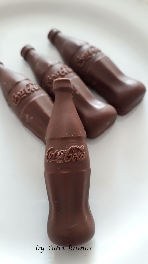 By Adriana Ramos: DIA DO CHOCOLATE - Mini Coca-Cola de Chocolate