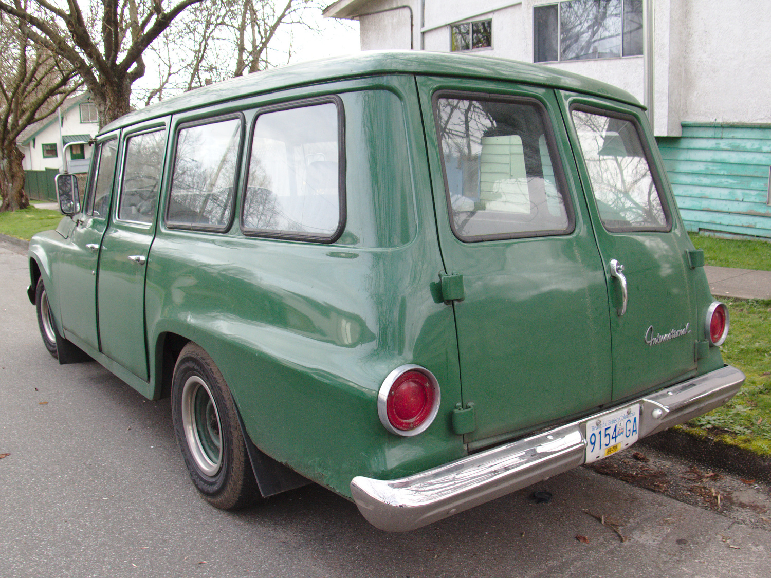 Old Parked Cars Vancouver: 1964 International Harvester Travelall