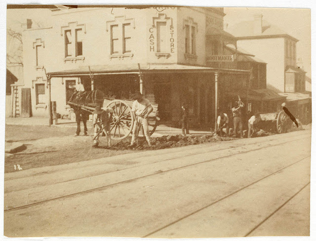 30 Amazing Candid Snapshots of Sydneysiders and Sydney’s Bustling ...