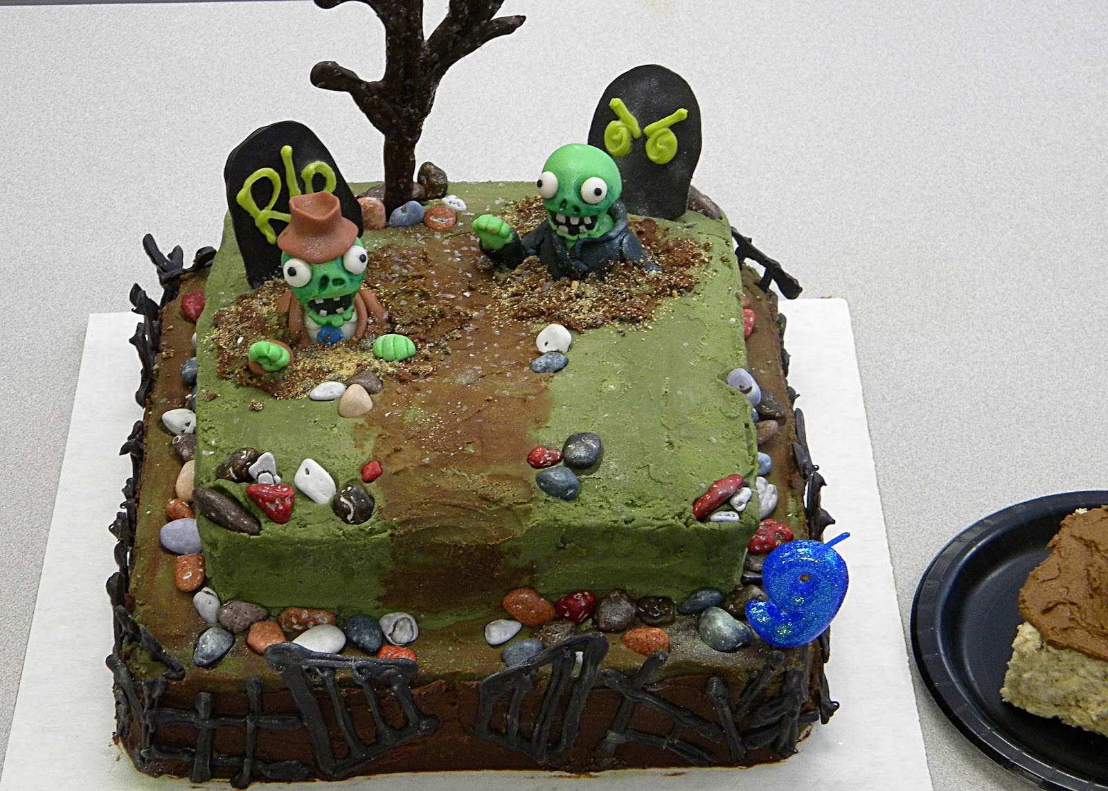 Cake and Jewelry: Zombies in the graveyard cake