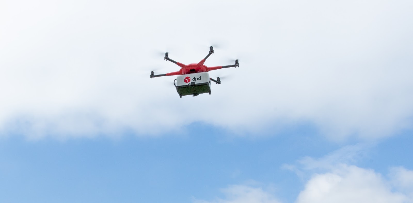 In Francia i corrieri dpd consegnano i pacchi con il drone in un ...