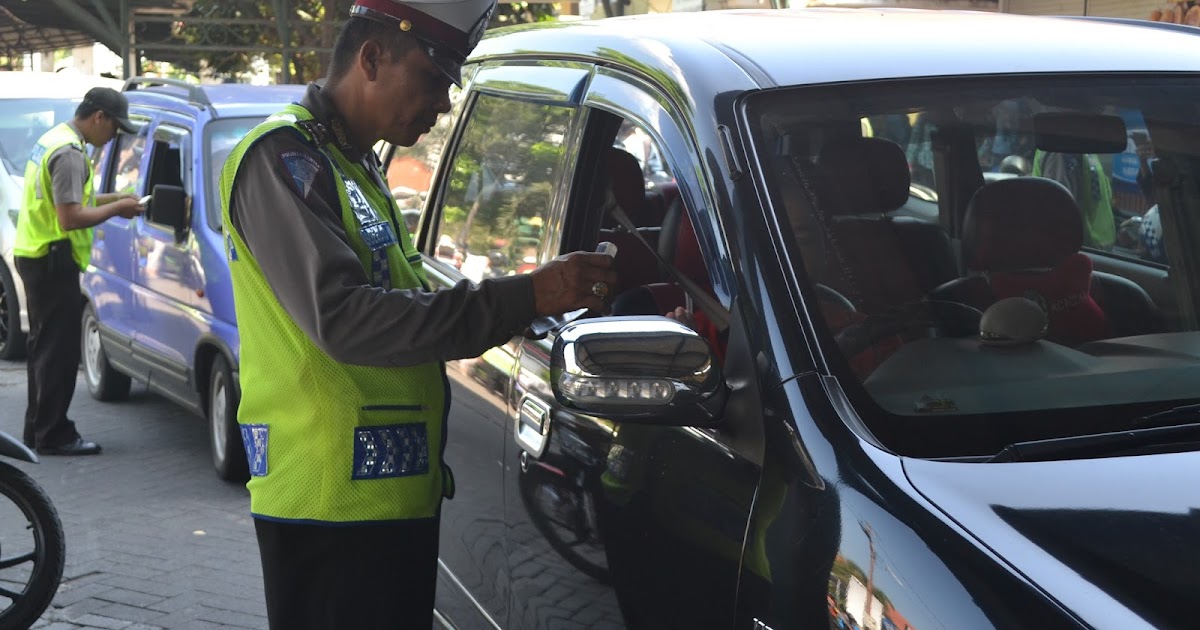 Bayar Di Tempat, Setelah Ditilang Polisi - SAKARAN Bayar Di Tempat, Setelah Ditilang Polisi - SAKARAN