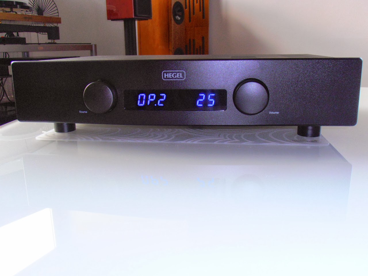 Stereo i Kolorowo - Underground: Wzmacniacz zintegrowany Hegel H80