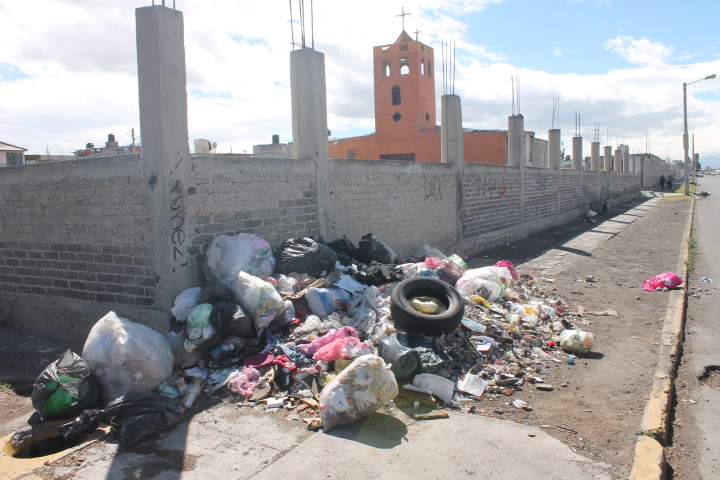 El mexiquense Hoy: Irresponsables vecinos tiran basura en las calles de ...