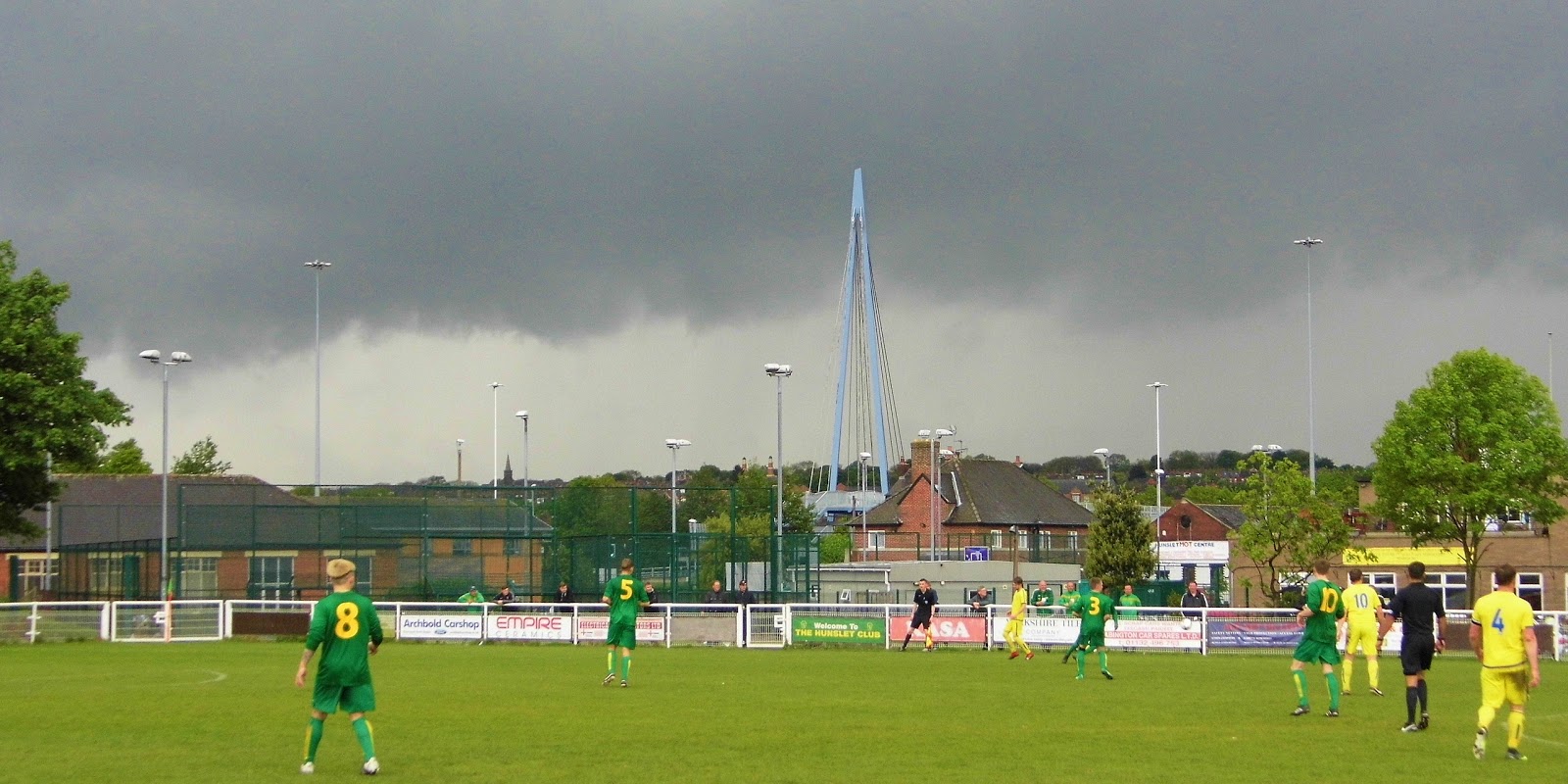 We all stand together: HUNSLET MISS OUT TO POOL IN THE WATER