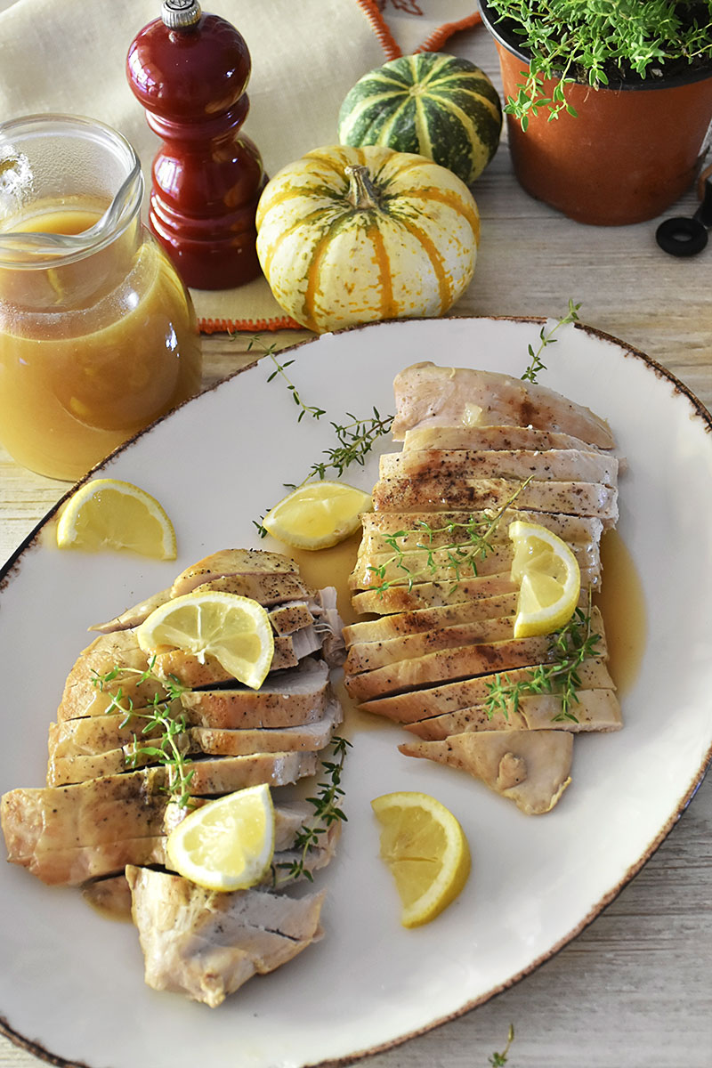 Pechuga de pavo asada con salsa gravy — Chez Silvia