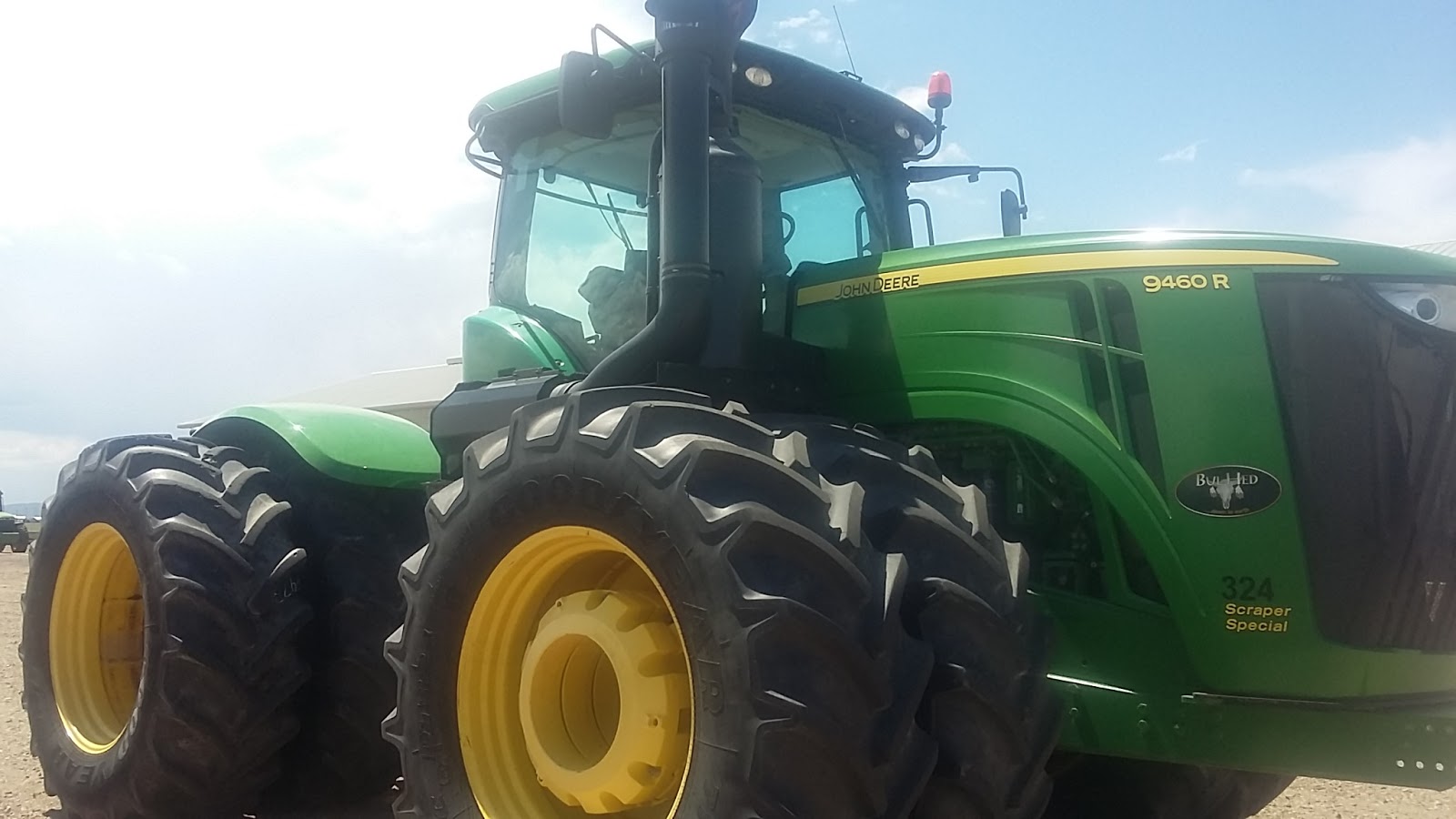 MAQUINARIA AGRICOLA INDUSTRIAL: Tractor John Deere 9460R