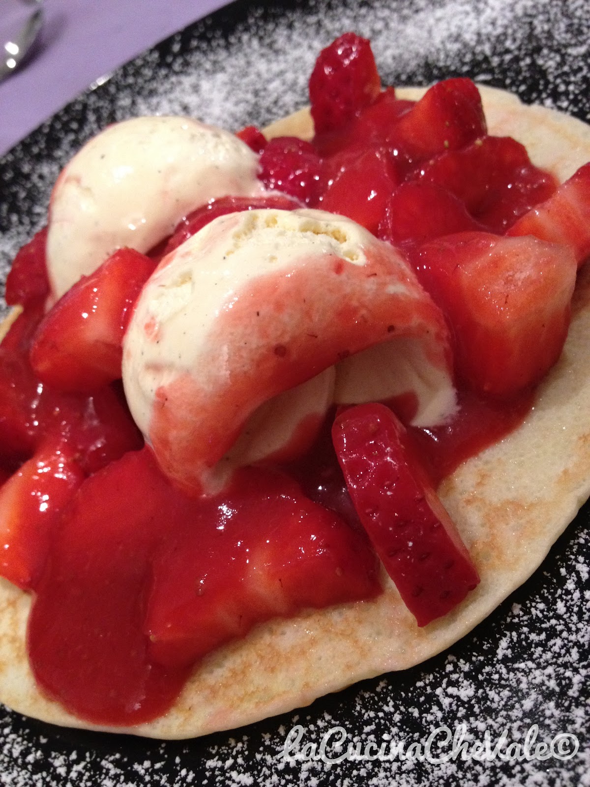 LE CREPES CALDE ALLE FRAGOLE E GELATO ALLA VANIGLIA | La Cucina che Vale
