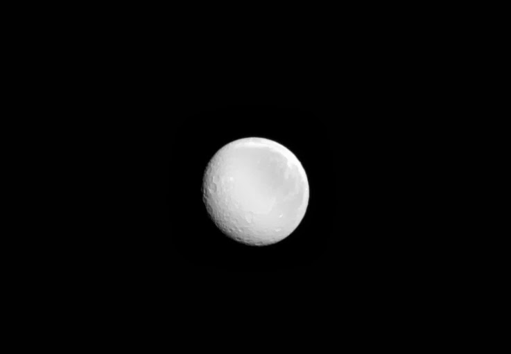 reportages: Rhea, la luna (piena) di Saturno