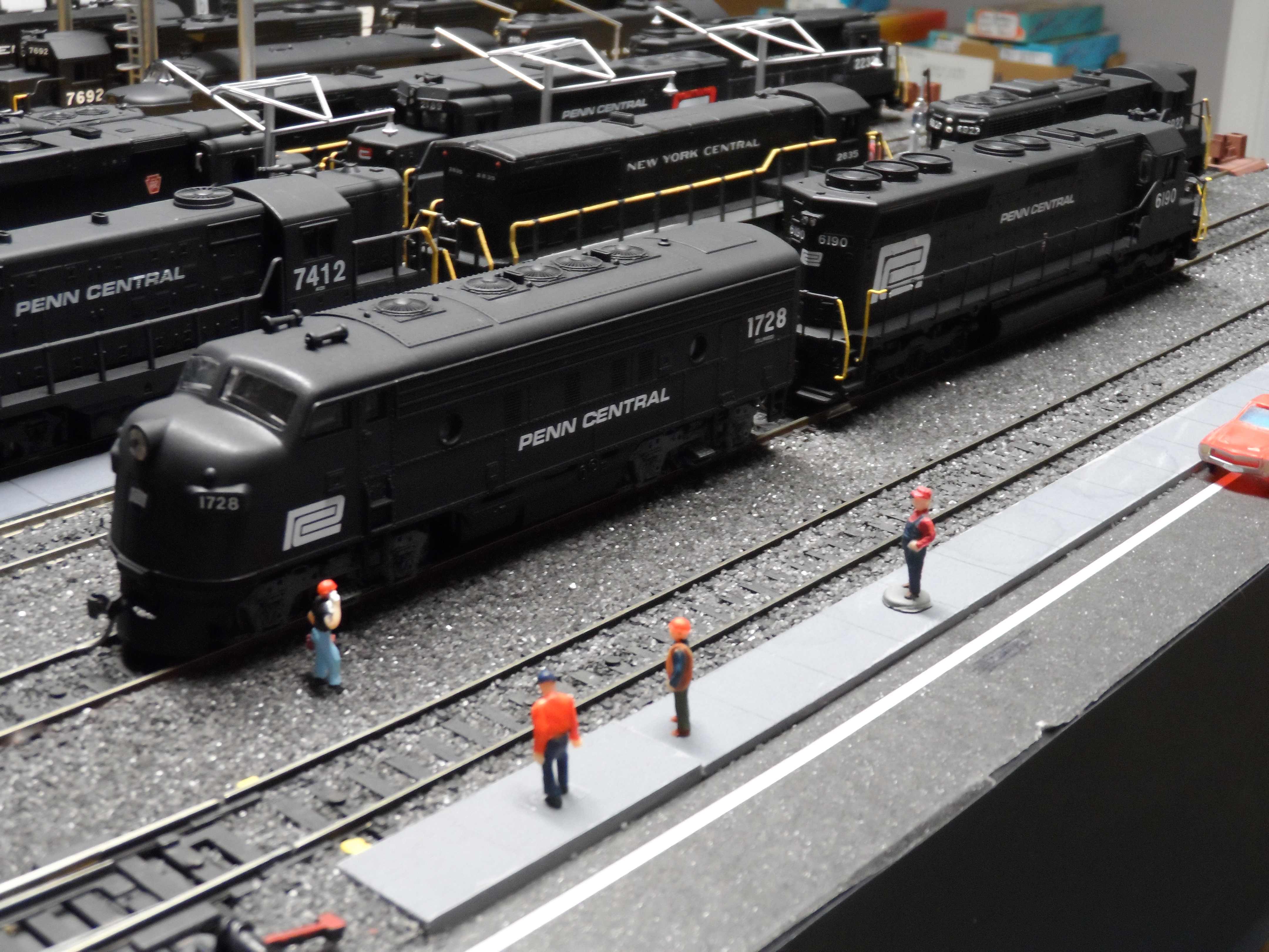 New York Central Train Layout: Penn Central F7A#1728 Project
