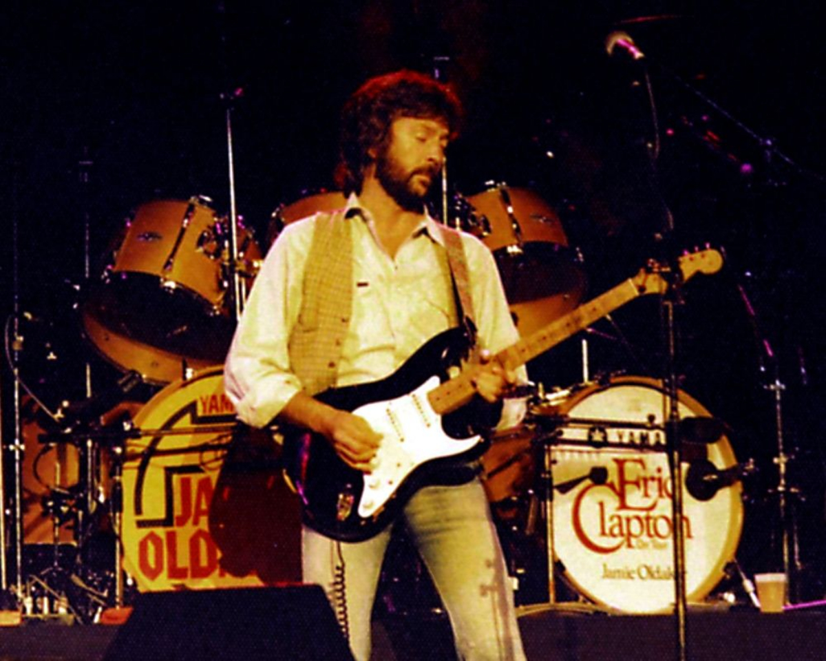 20 Amazing Photographs of Eric Clapton on the Stage in the 1970s and ...