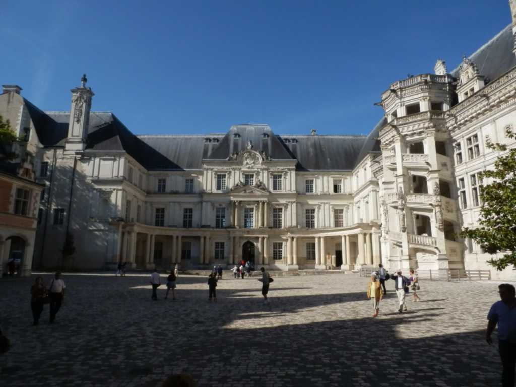 PIAZZAROTONDA: ARQUITECTURA BARROCA FRANCESA