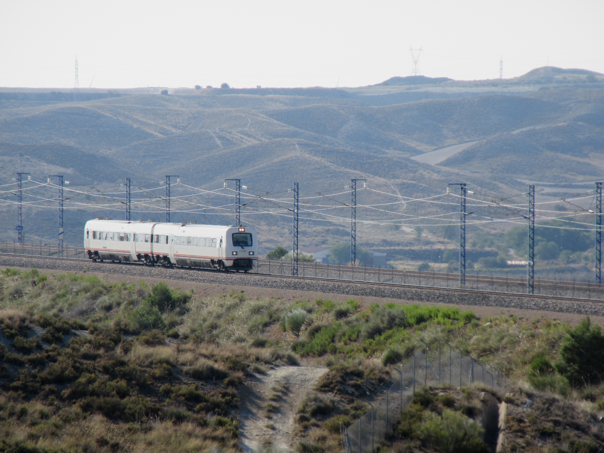 Unos cuantos trenes: FOTOGRAFÍA --- Serie 594