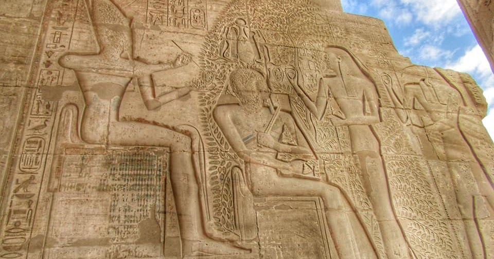 THE SPLENDOURS OF LUXOR: Ramses the Great and the Tree of Life