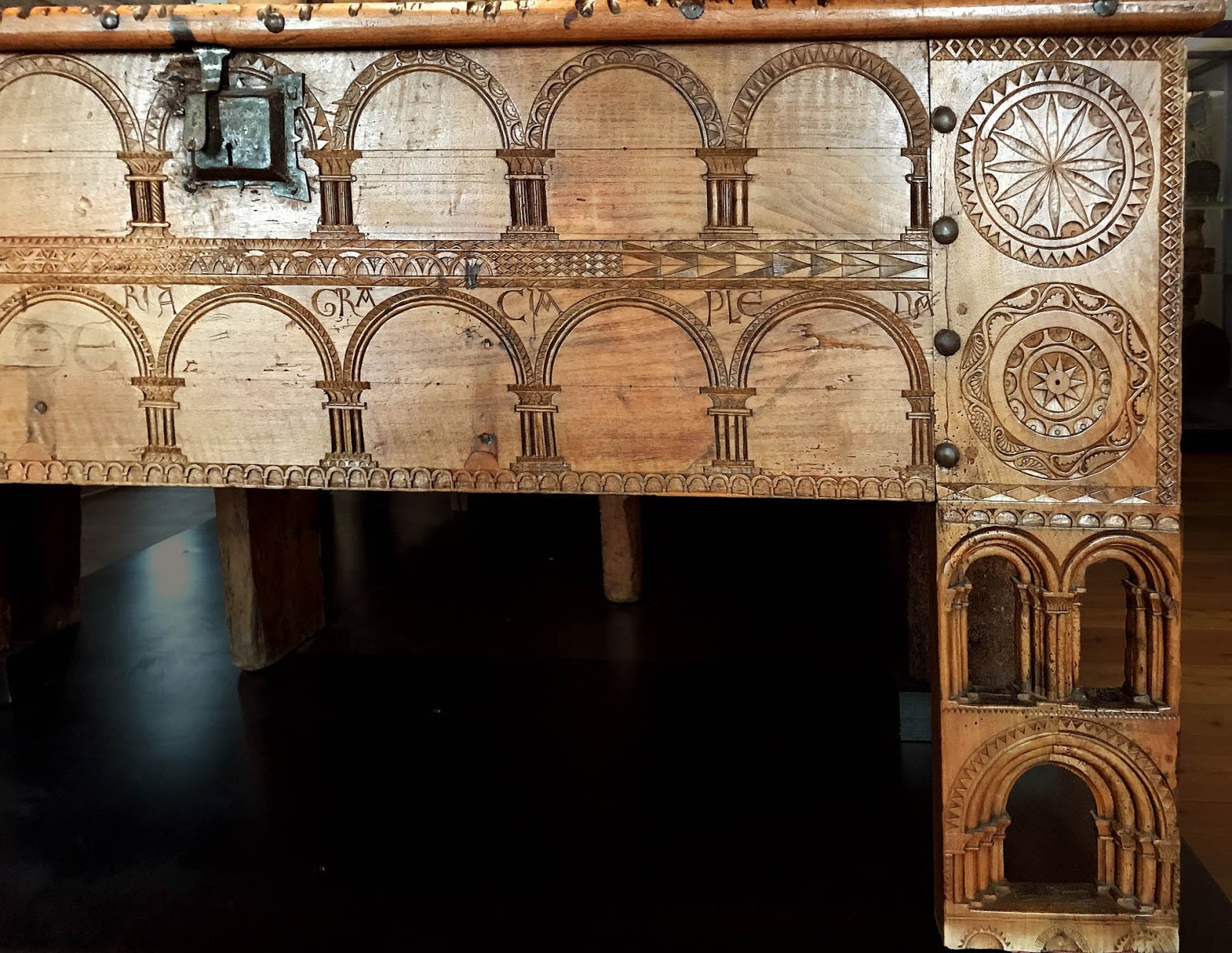 St. Thomas guild - medieval woodworking, furniture and other crafts ...