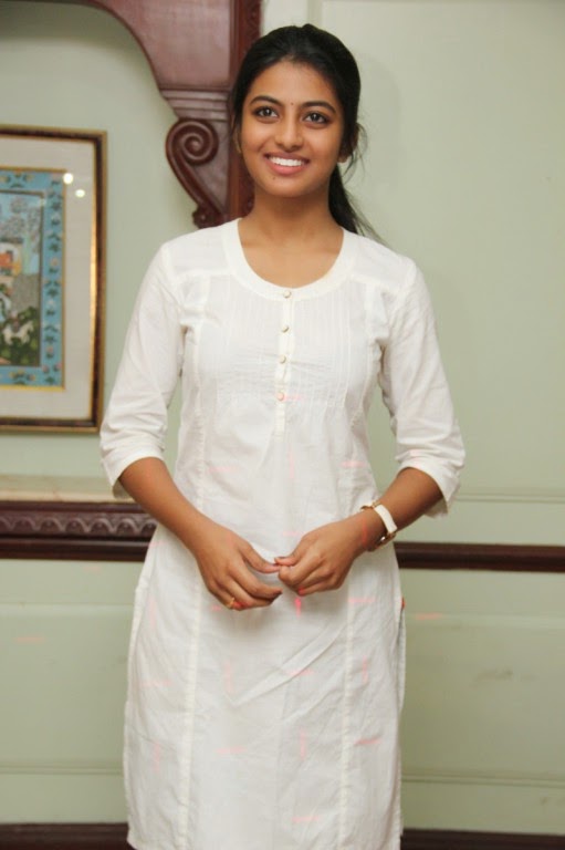 Actress Stills: Actress Ananthi Latest Stills