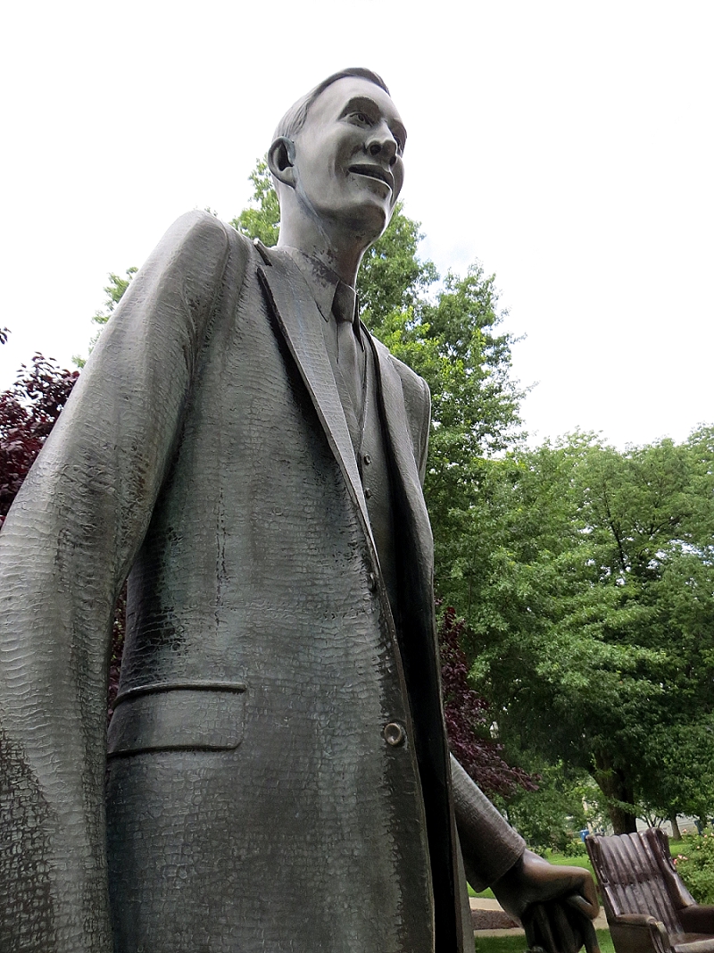 OTIS (Odd Things I've Seen): Bespectacled, Besuited, Begianted: Robert ...