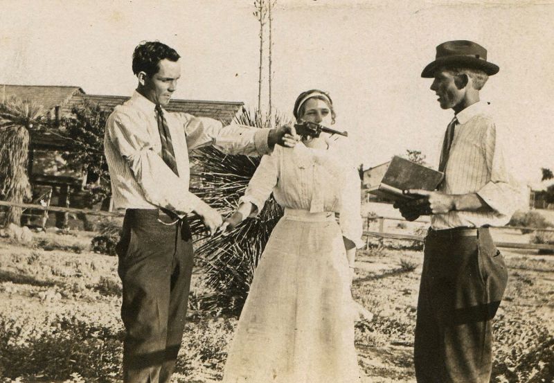 25 Cool Found Snaps Show Naughty Men in the Early 20th Century ...