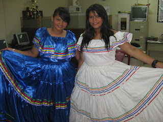 What's happening with Haley in Honduras?: Colors, comments, companions ...