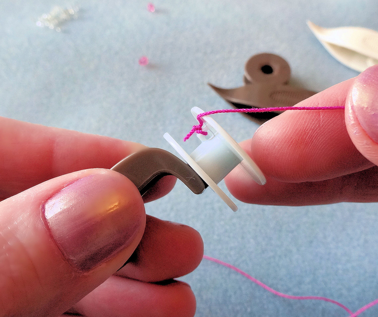 Yarnplayer's Tatting Blog: New Clover Bobbin Shuttles and Cases Review