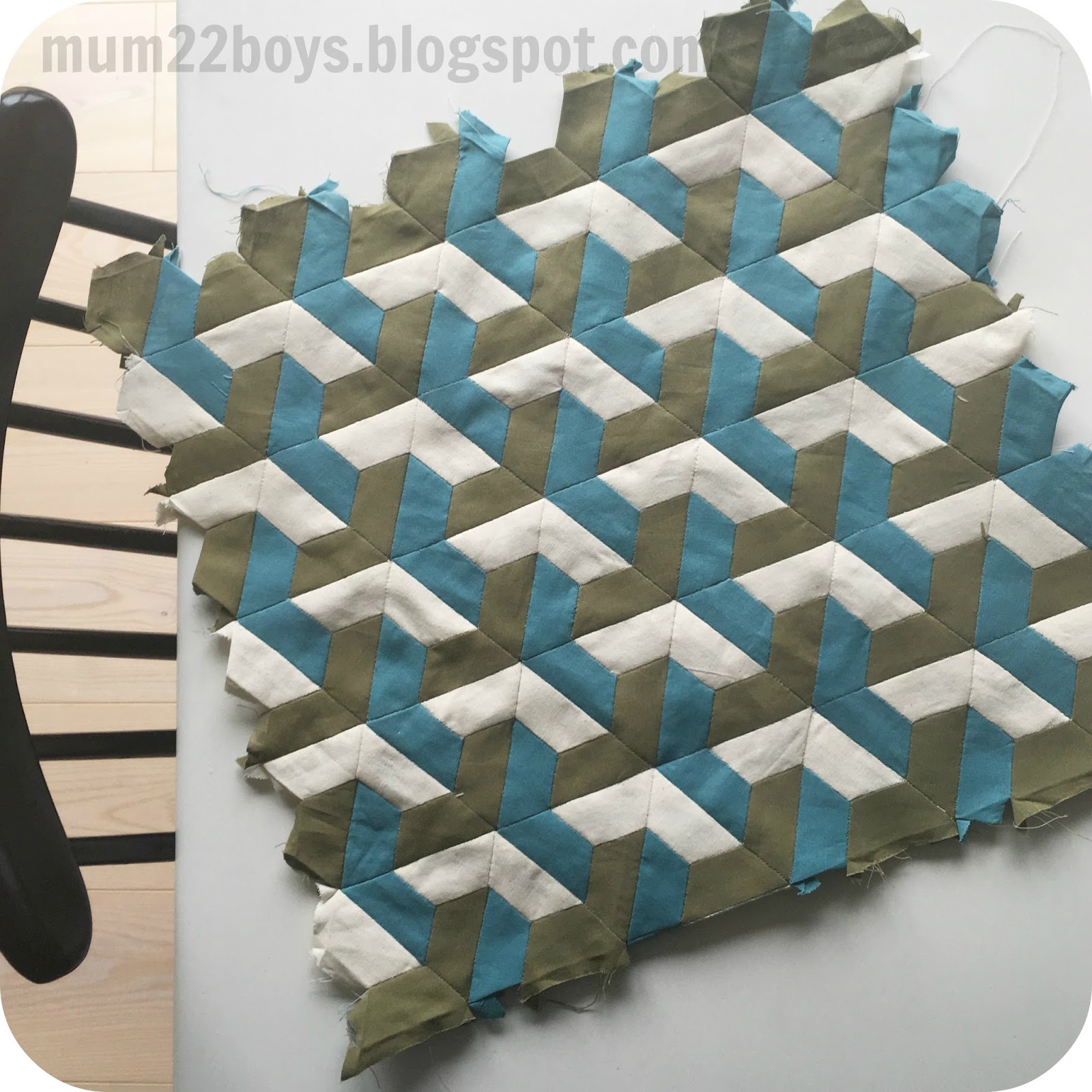 Mum 2 2 boys: 3D patchwork i favoritfarverne