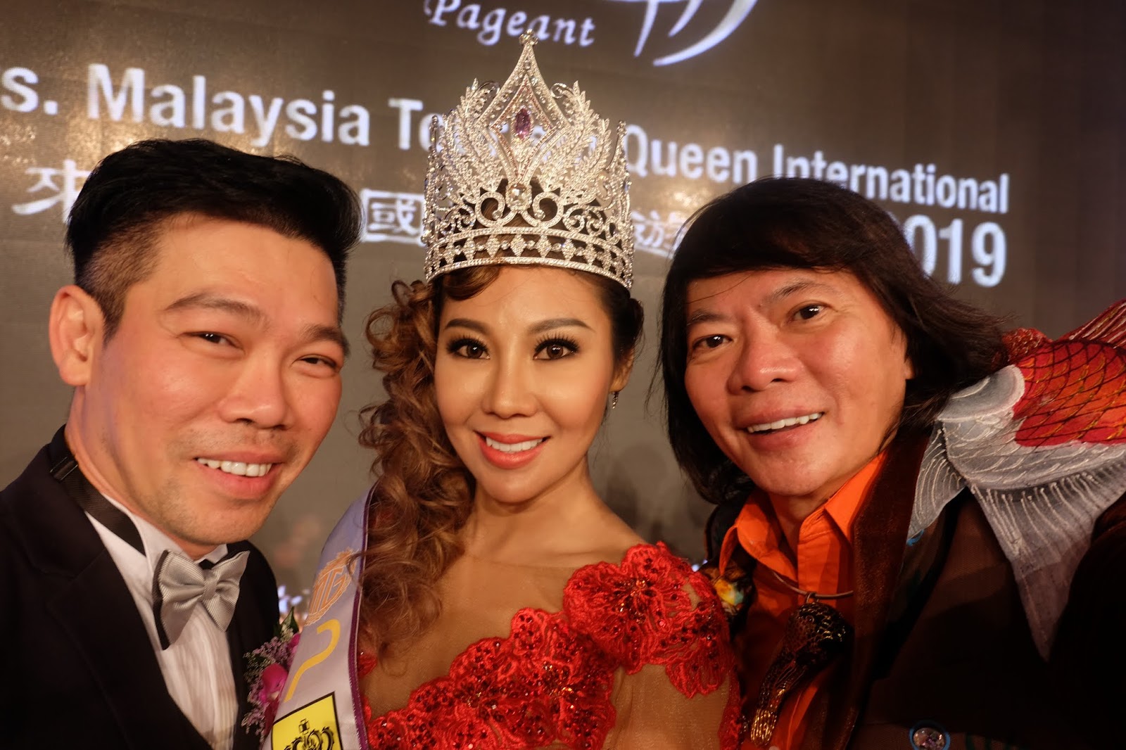 Kee Hua Chee Live!: PART 3A---MILKY TAN WINS COVETED TITLE OF MRS ...