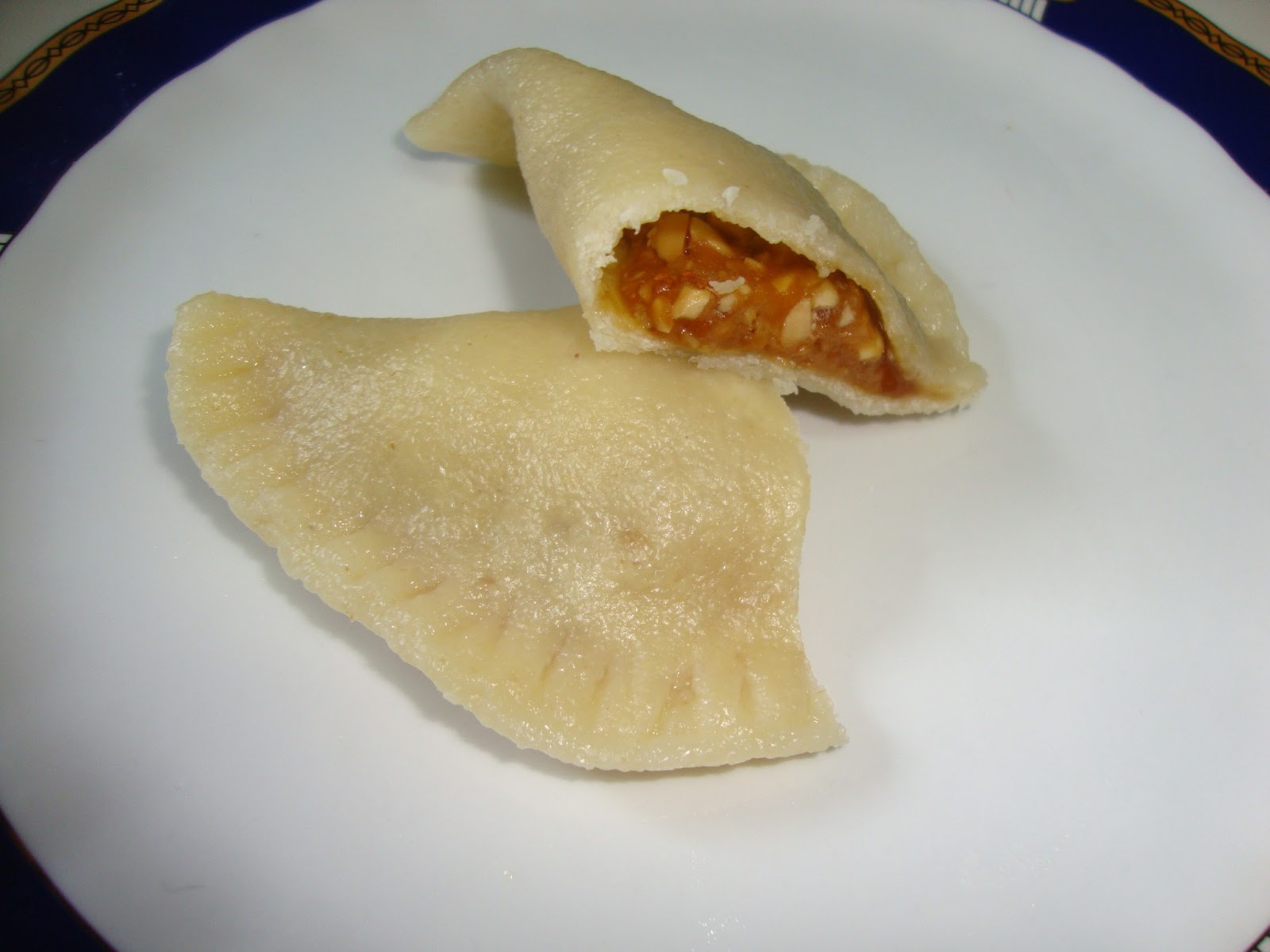 Cooking Delights: Daal Pitha ( suji )