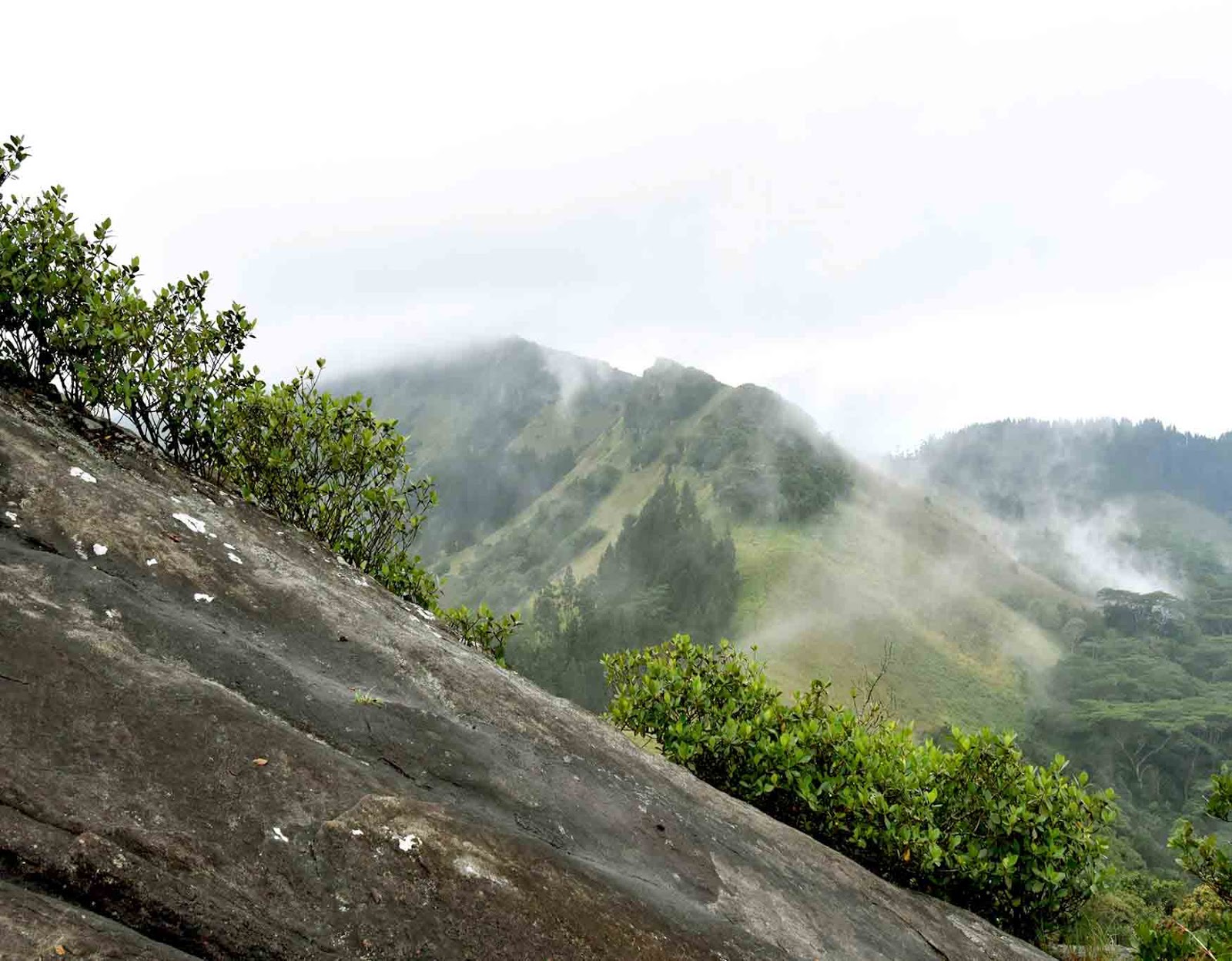 Sri lanka Beautiful Places: Hanthana Mountain Range