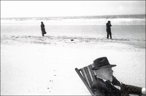 Sopa De Poetes James Ensor In Oostende Ca 1920