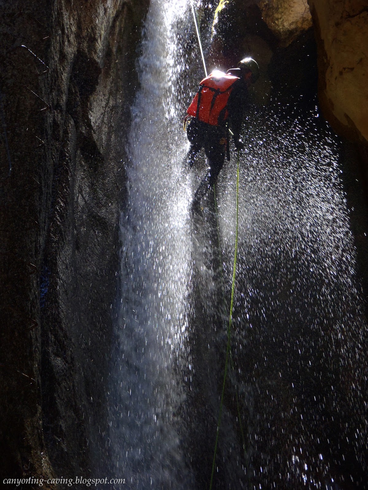 Canyoning - Caving: Φαράγγι Μαύρης Σπηλιάς, Ευρυτανία