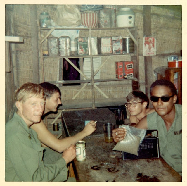 37 Amazing Snapshots Capture Everyday Life of American Soldiers During ...