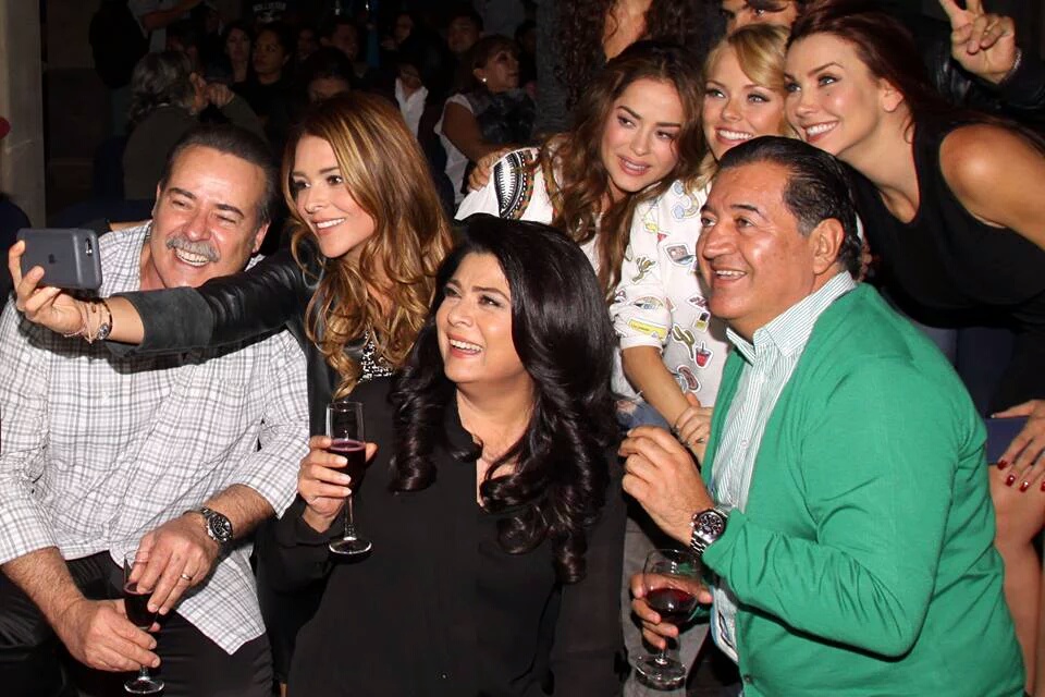 El elenco se reunió a ver el primer capítulo de "Las Amazonas"