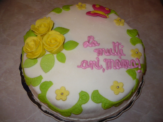 Petrecere în lumea celor mici: Torturi făcute în casă (că afară e prea ...