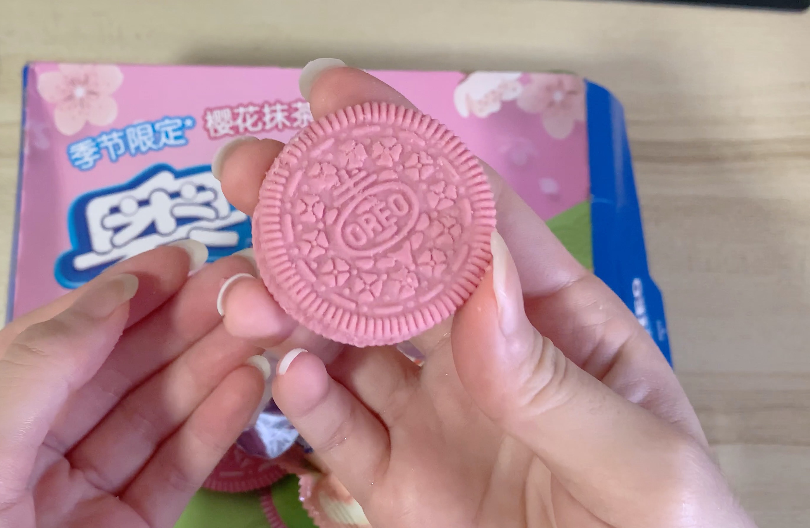 Review! Getting Pink Oreo (Sakura Matcha) and Peach Oolong Oreo in ...