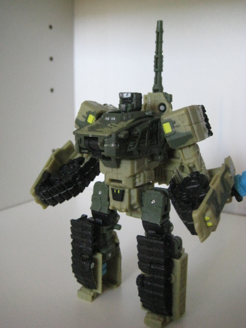ChCse's blog: Toy Review: Transformers PCC Heavytread w/ Groundspike