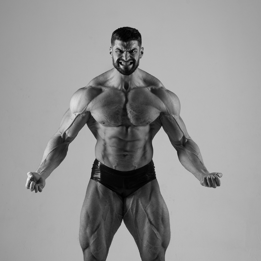 Muscle Lover: Russian IFBB Pro bodybuilder Artyom Puchkov