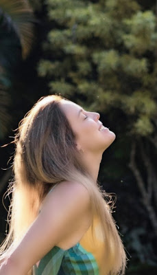 Paula Barrozo: Yoga, ética e o despertar by Ana Simas