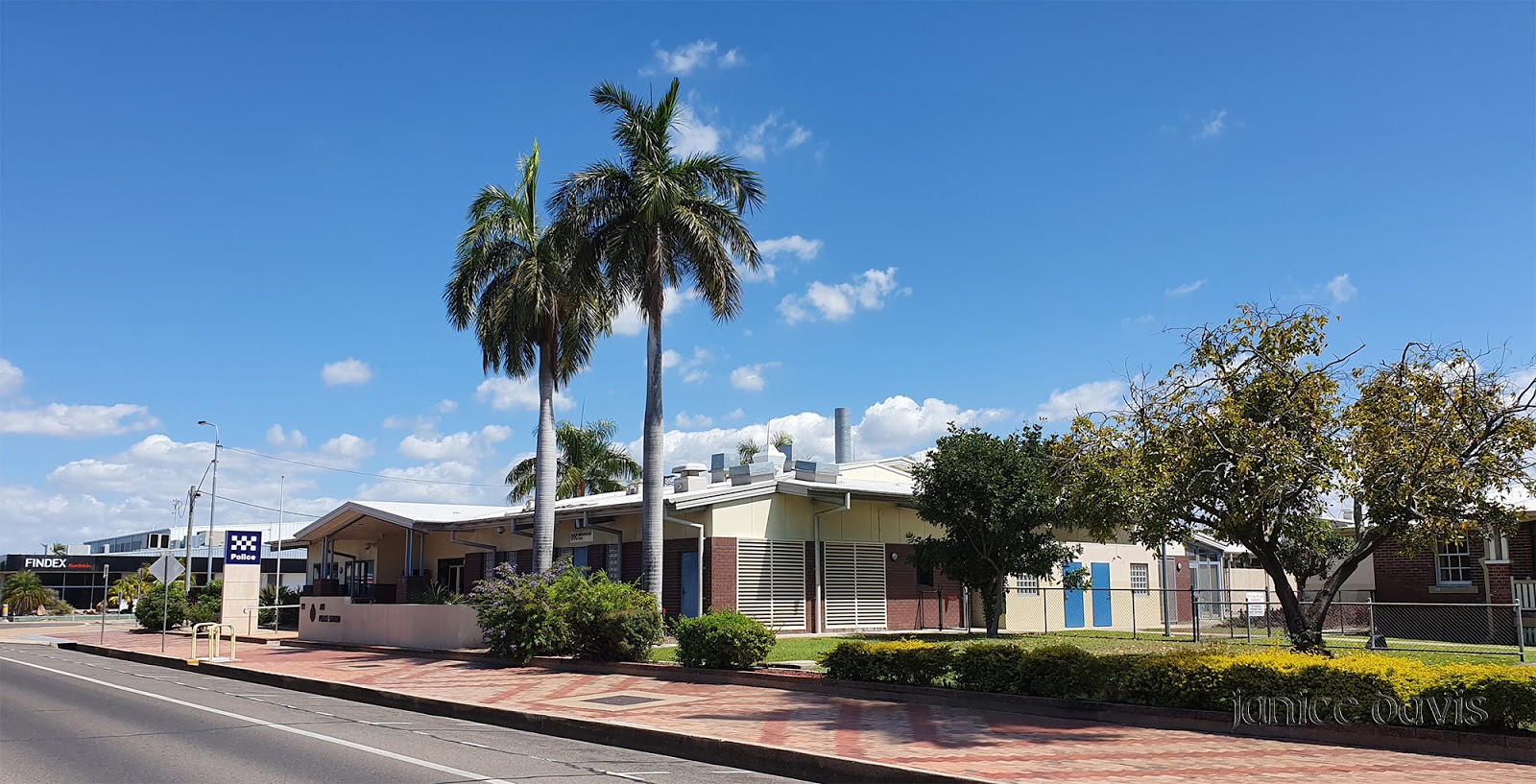 thoughts & happenings: The Court House in Ayr, Queensland