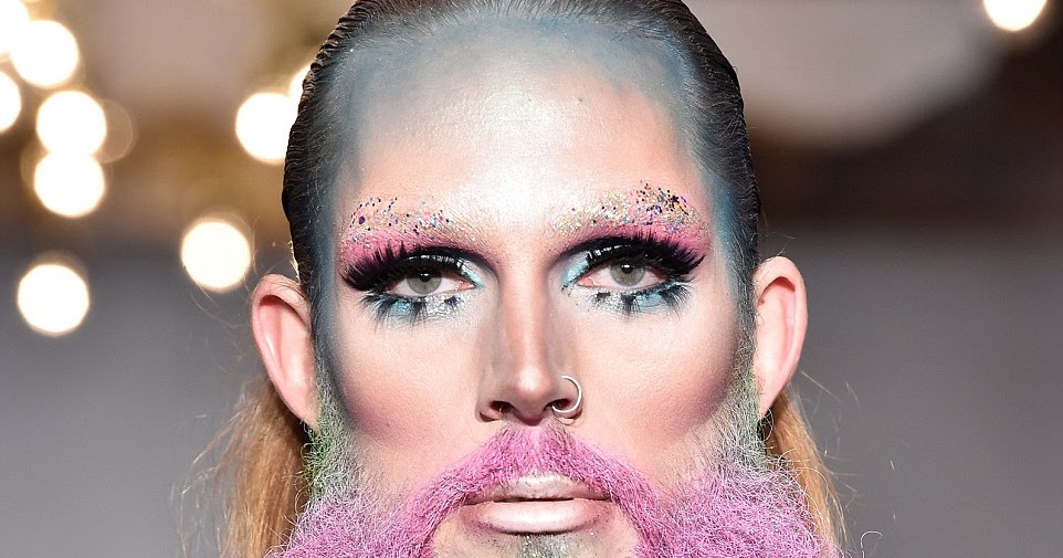 Welcome to Icechuks Blog : See these bizarre looks spotted at London ...