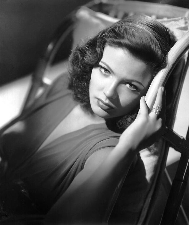 33 Gorgeous Photos of Gene Tierney During Filming “Sundown” in 1941 ...