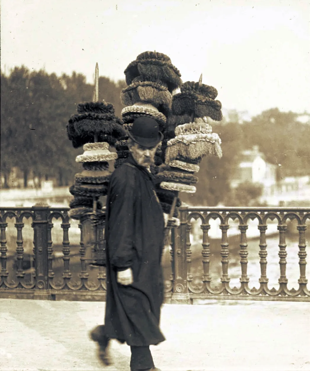 Louis Vert | Paris 1900: Les Petits Métiers | Musée Carnavalet | Tutt'Art@