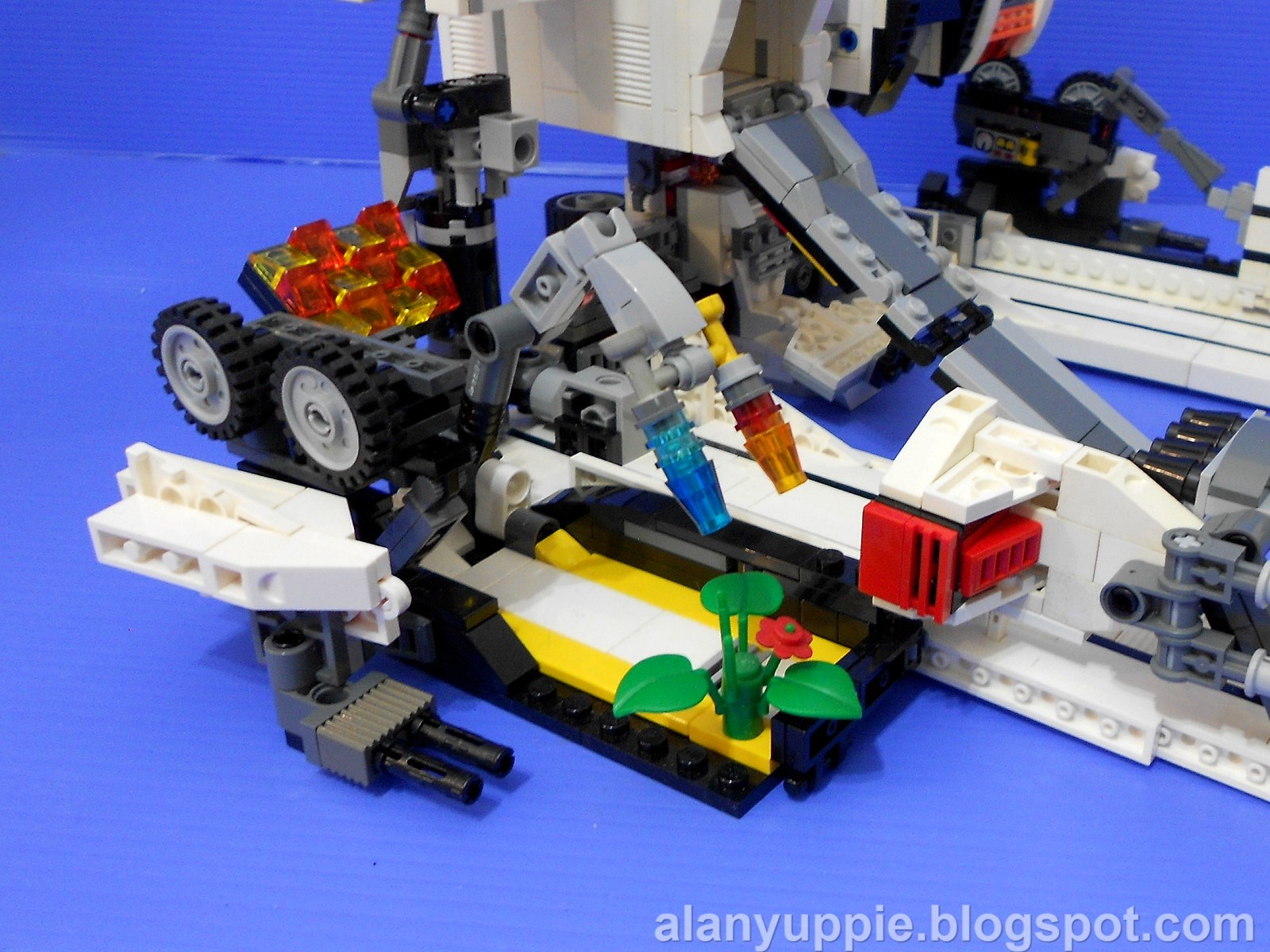 Alanyuppie's LEGO Transformers: LEGO Metroplex: Part 3 of 3: Base Mode