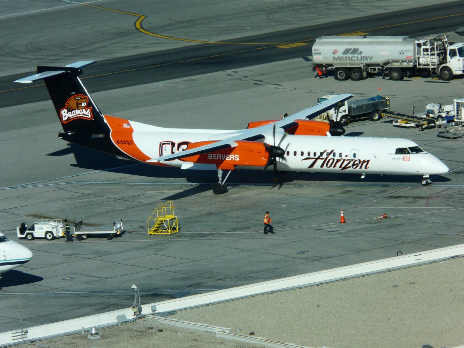View from the control tower: LAX aircraft spotters' guide: de Havilland ...