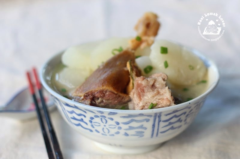 Nasi Lemak Lover: Waxed Duck with White Radish (Daikon) Soup 咸腊鸭白萝卜汤~~欢喜过马年