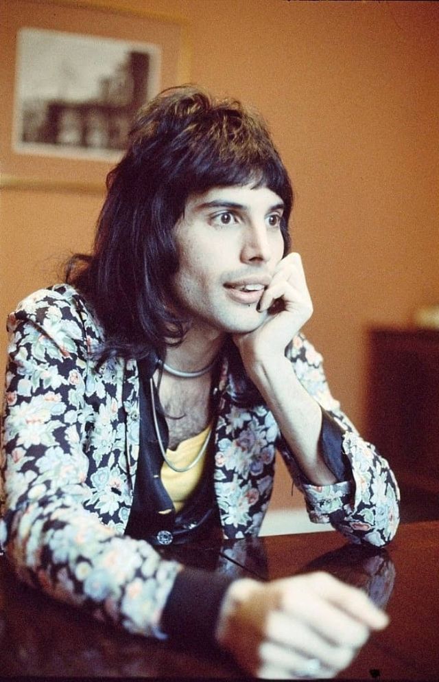 40 Fabulous Vintage Photographs of a Young Freddie Mercury in the 1970s ...