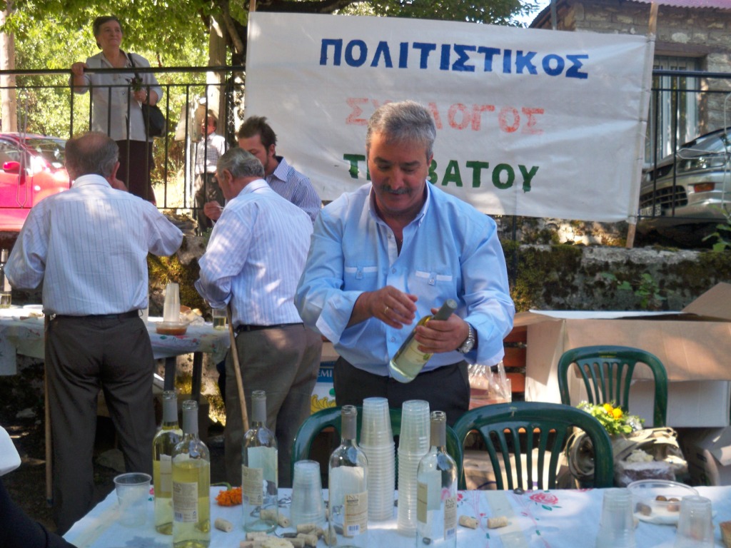 ΤΡΟΒΑΤΟ ΕΥΡΥΤΑΝΙΑΣ: Η ΥΨΩΣΗ ΤΟΥ ΤΙΜΙΟΥ ΣΤΑΥΡΟΥ ΣΤΟ ΤΡΟΒΑΤΟ