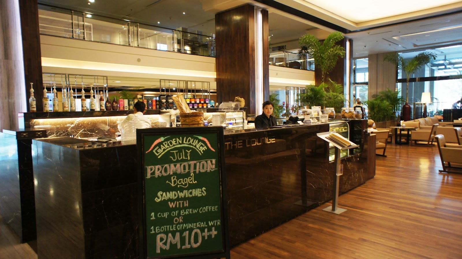 LIFE IN DIGITAL COLOUR: G Tower The Club Bridge Bar