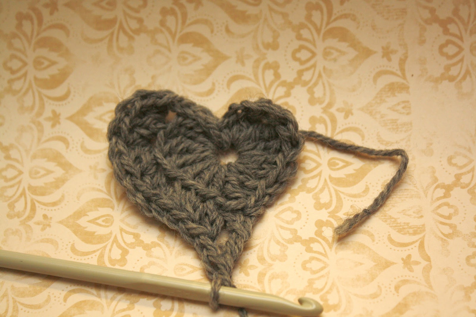 How To Crochet a Heart: {crochet} A Heart